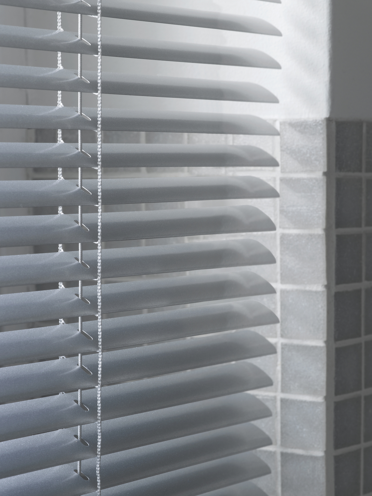 Persienner - Styr lyset, bevar udsynet. En klassiker siden 1950’erne.